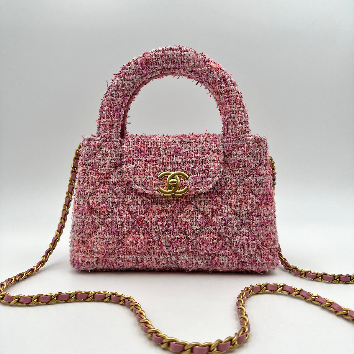 Mini cabas en tweed rose et écru Chanel | Le Dressing des Alpilles