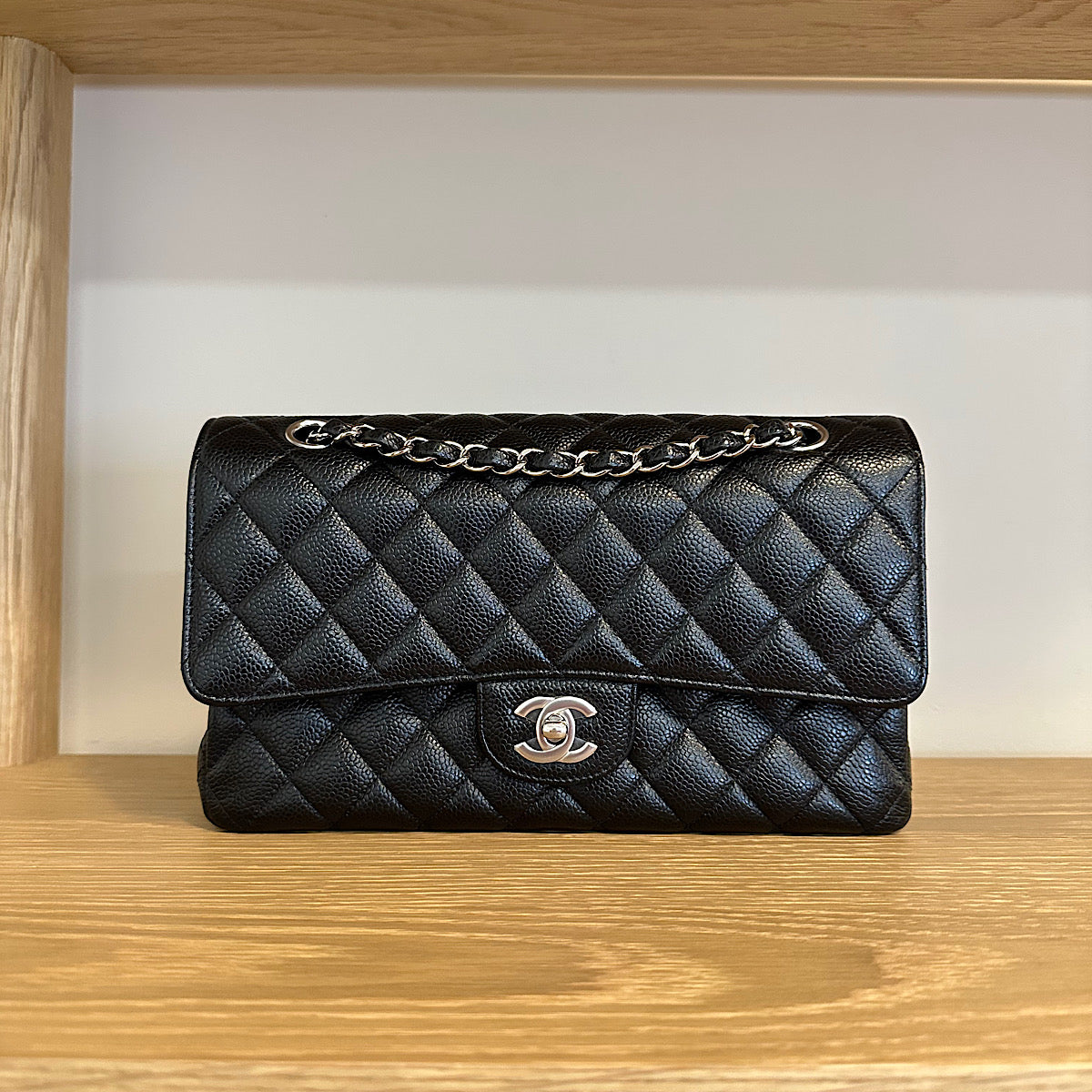 Timeless medium Chanel agneau noir & argent | Le Dressing des Alpilles